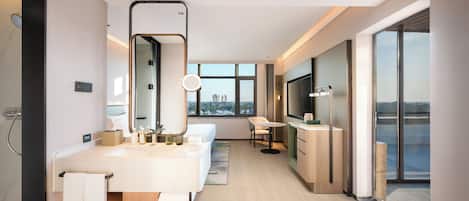 Quarto standard, 1 cama King (Living Area) | Edredons de pluma, frigobar, escrivaninha