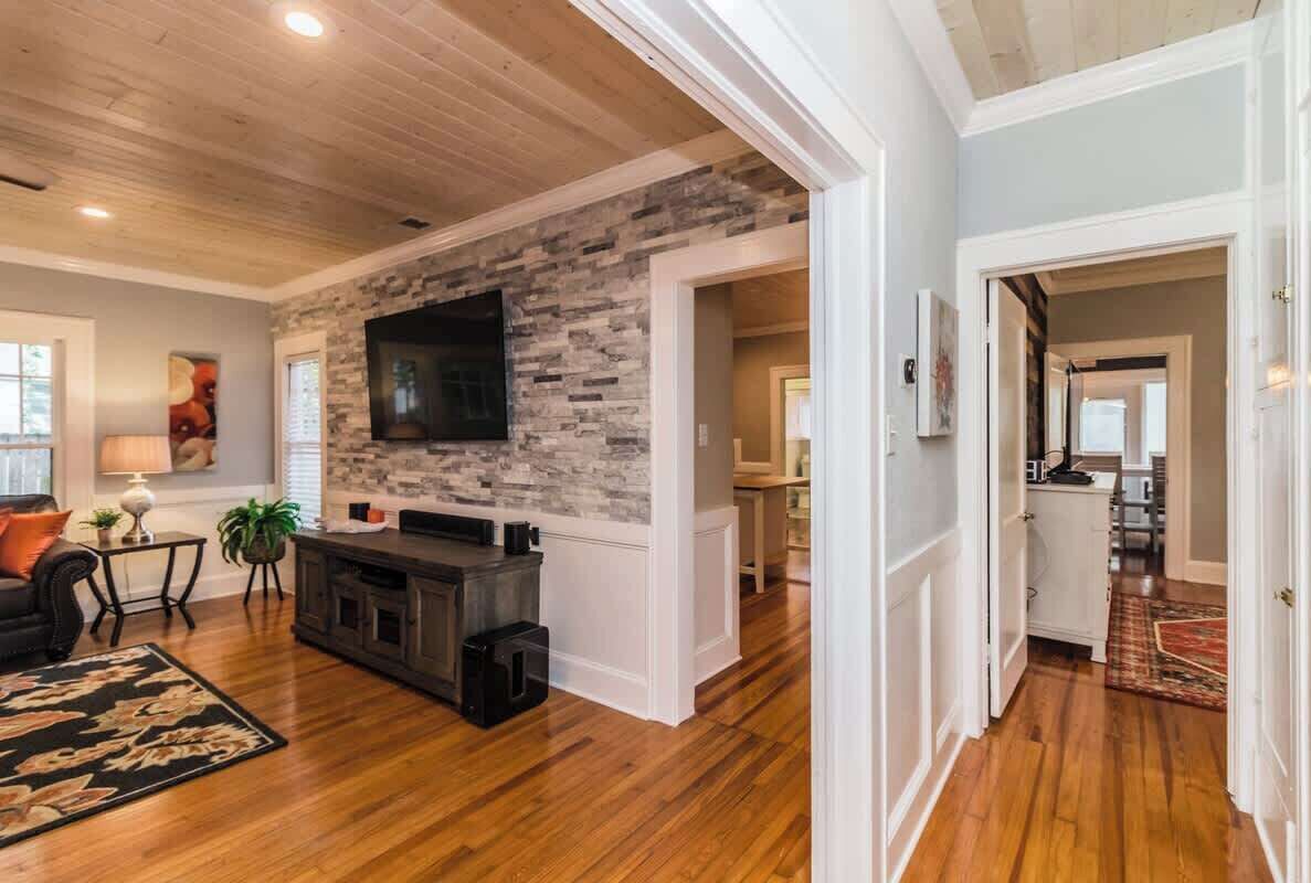 Lake Morton Historical District Home W/ King Bed - Lakeland, FL