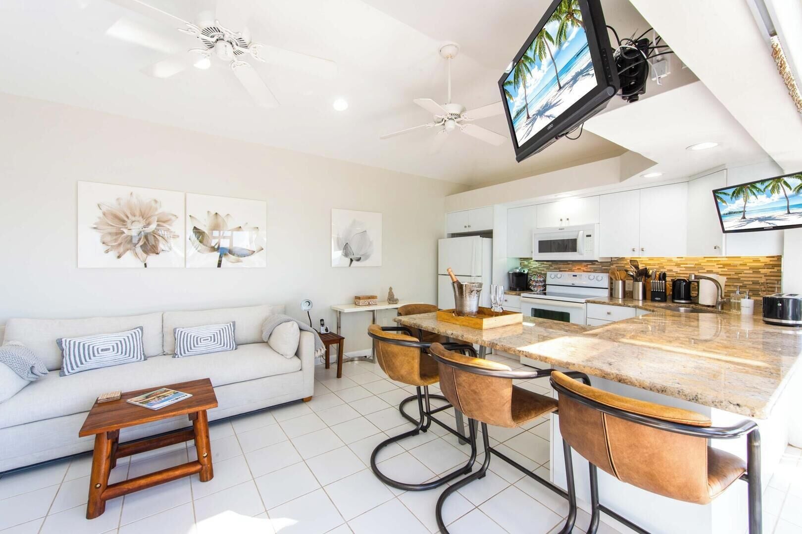 Apartamento (2 Bedrooms) | Cozinha privada | Um micro-ondas, um forno, uma placa de cozinha 