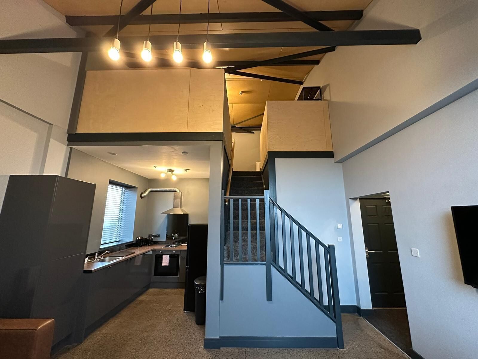 Apartamento conforto | Escrivaninha, espaço de trabalho para notebook, cortinas blackout