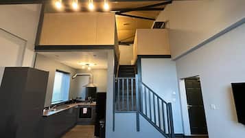 Apartamento conforto | Escrivaninha, espaço de trabalho para notebook, cortinas blackout