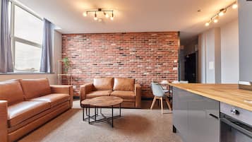 Apartamento clássico | Escrivaninha, espaço de trabalho para notebook, cortinas blackout