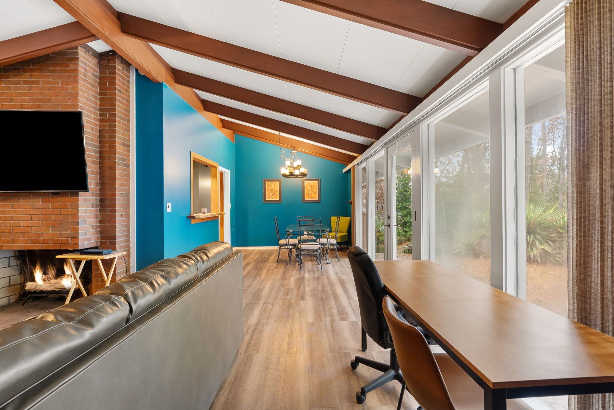 3-bedroom Furnished Retro Rancher In Easley With Fenced Yard - Easley, SC