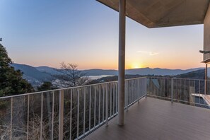 Villa Panorâmica, varanda, vista para o lago | Vista para o lago