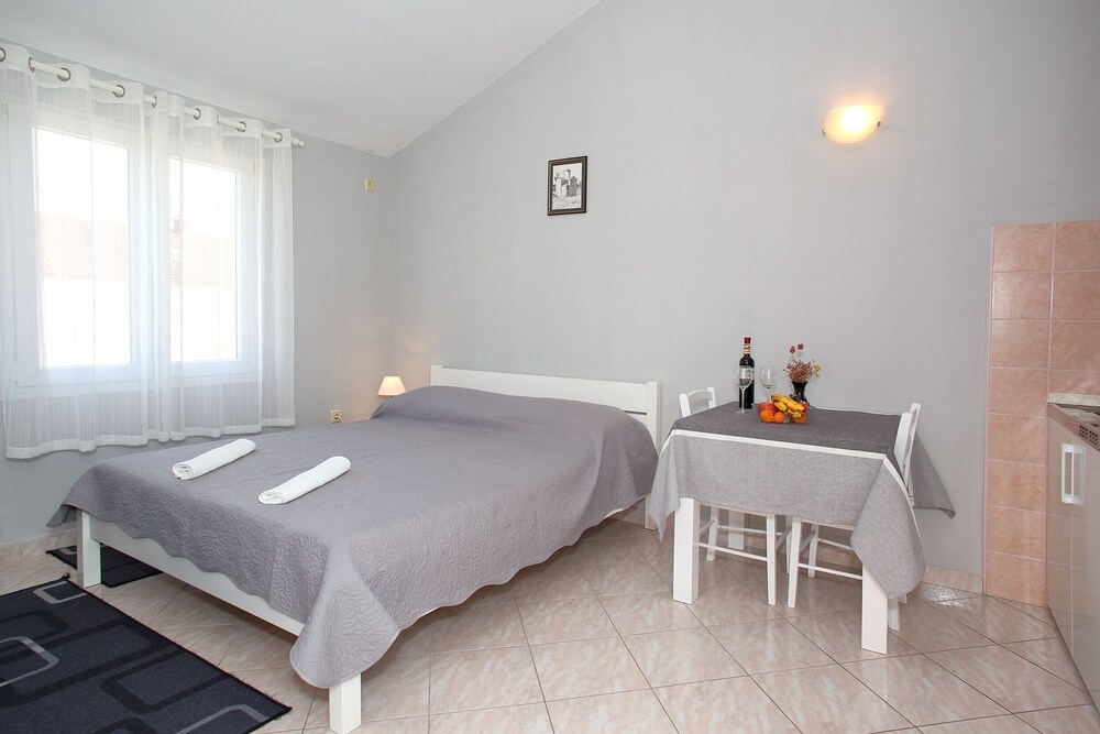Studio flat with balcony Nin, Zadar (AS-25005-b) - Nin | Stayz