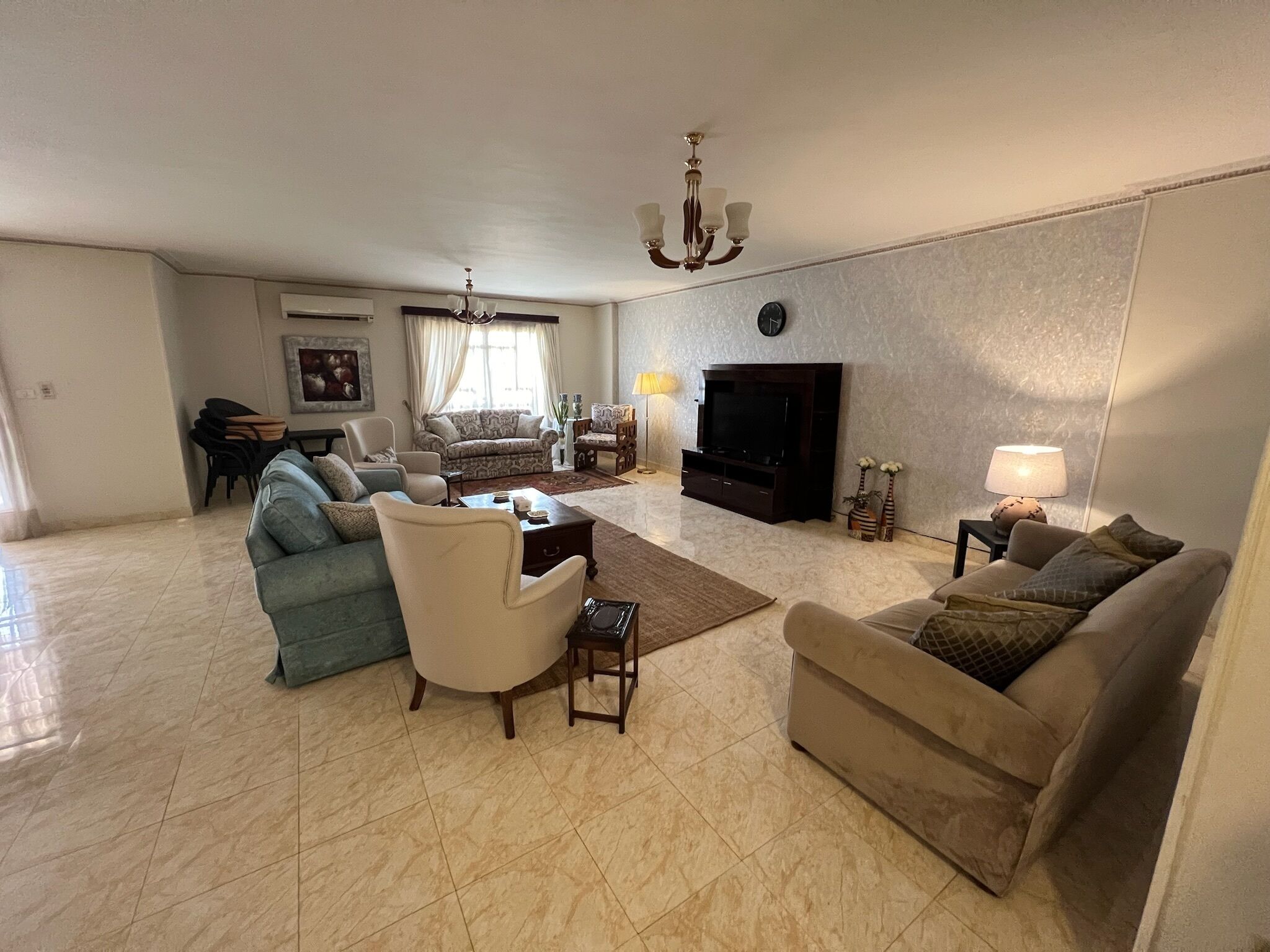 Serene 3-bedroom Apartment With Ac In Vibrant Cairo Governorate - Kairó