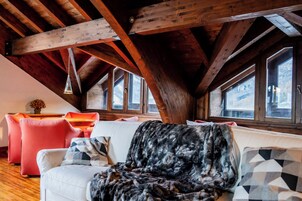 Dúplex de Luxo, vista para a montanha | Sala de estar | Smart TV de 40 polegadas com canais via satélite 
