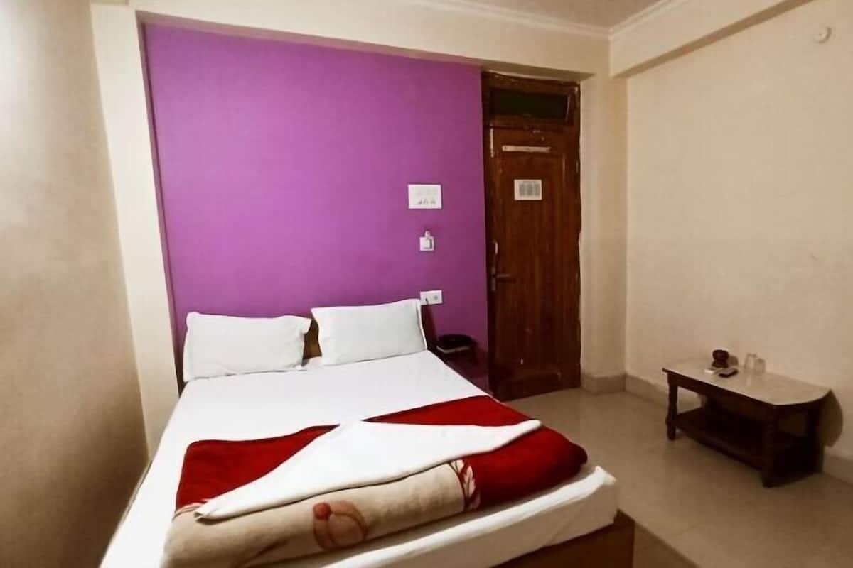 Quarto Duplo Básico | Ferro/tábua de engomar, Wi-fi grátis