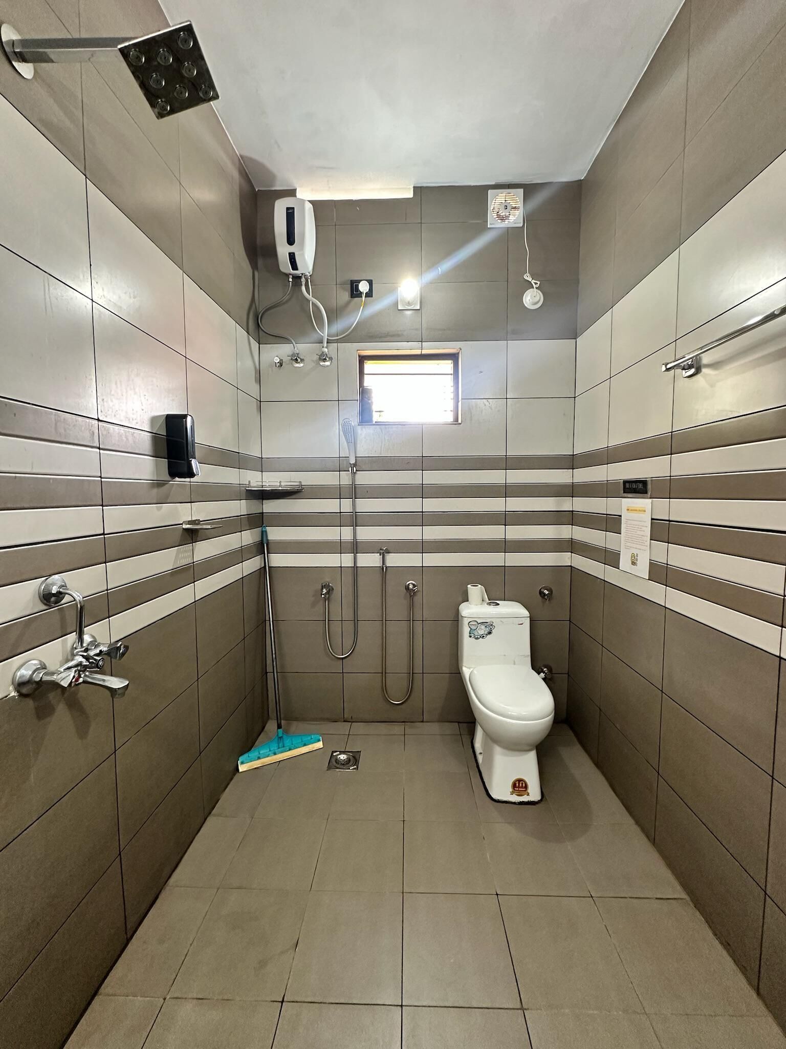 Dormitório compartilhado básico | Banheiro | Produtos de toalete grátis, secador de cabelo (mediante solicitação)