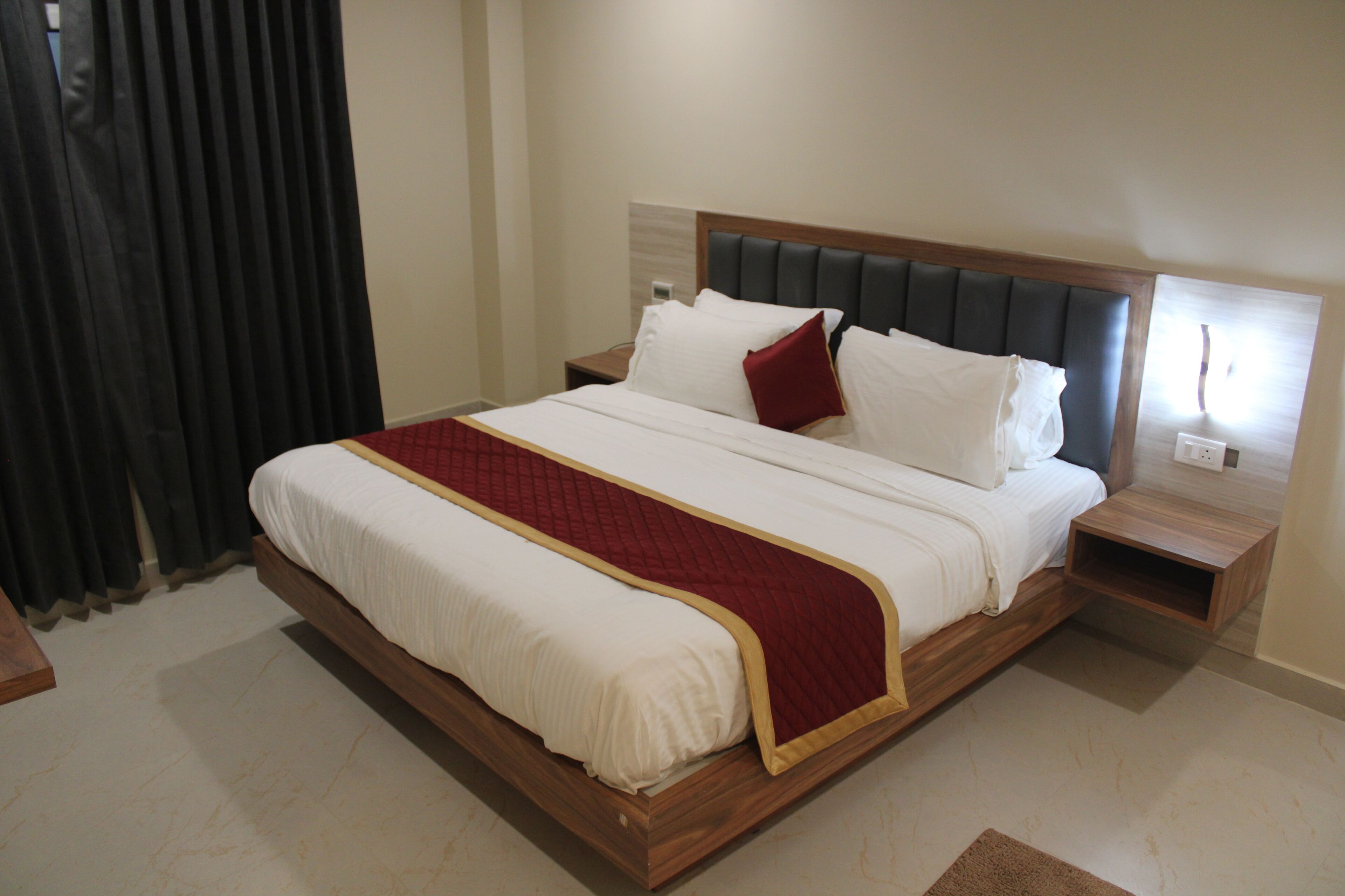 Quarto casal ou duplo luxo, sacada | Wi-Fi de cortesia