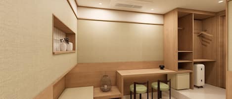 Quarto quádruplo luxo, vista para a cidade | Espaço de trabalho para notebook, cortinas blackout