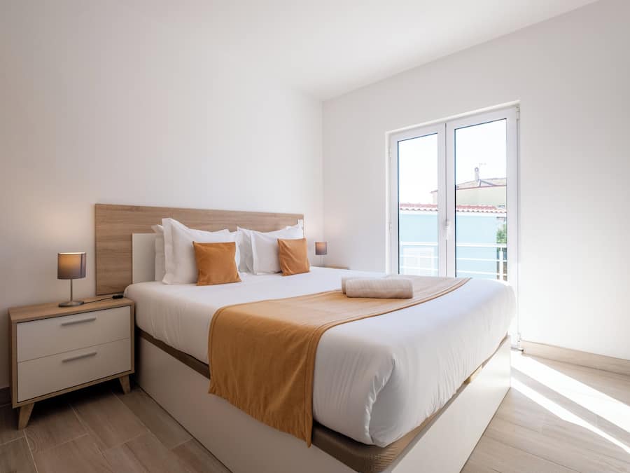 Apartamento Superior, 3 quartos, varanda, vista para a piscina | Ferro/tábua de engomar, Wi-fi grátis