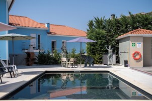 15 piscinas exteriores, da(s) 8:00 à(s) 20:00, guarda-sóis 