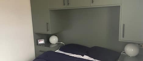2 quartos, ferros/tábuas de passar roupa, Wi-Fi de cortesia