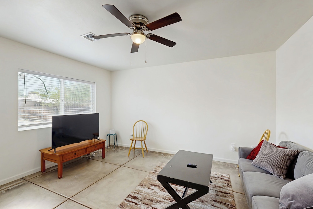 Home W/ Central Ac, W & D, & Yard: Dog Friendly! - Tucson, AZ