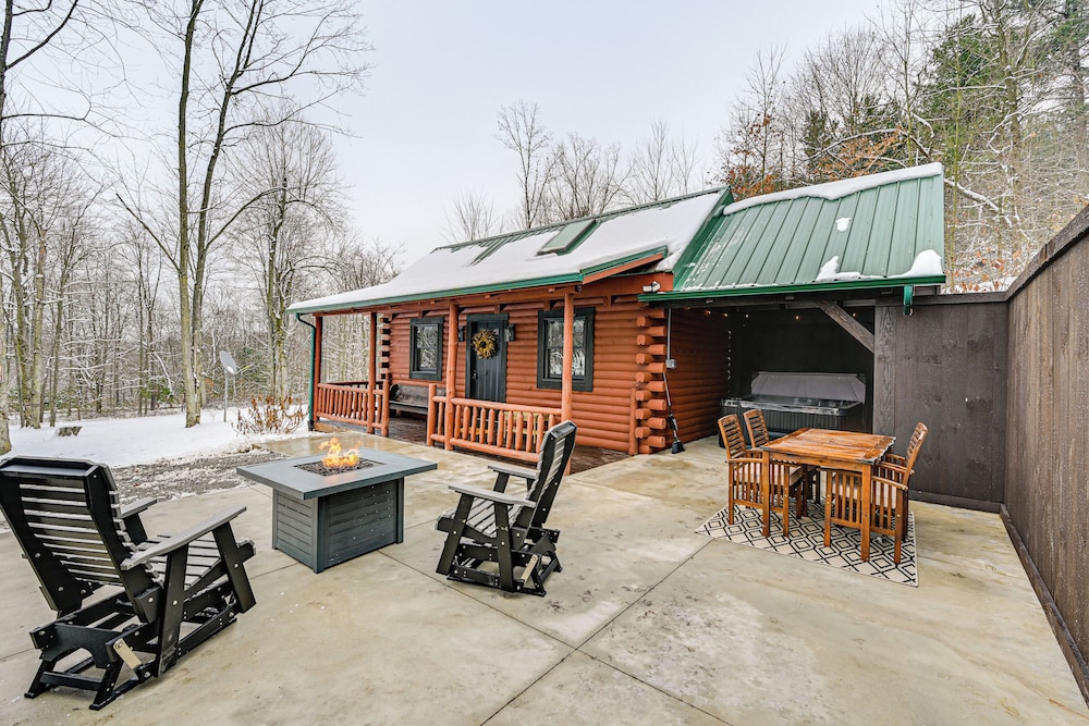 Peaceful Cabin W/ Hot Tub In Dundee: Dogs Welcome - オハイオ州