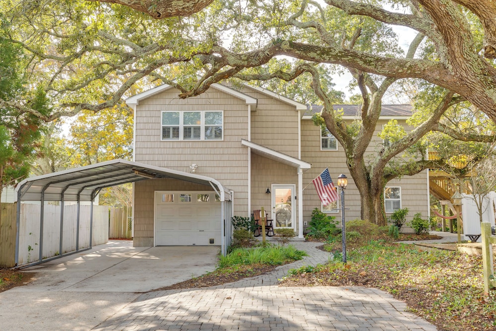 2 Mi To Atlantic Beach: Coastal Retreat W/ Deck - Morehead City, NC