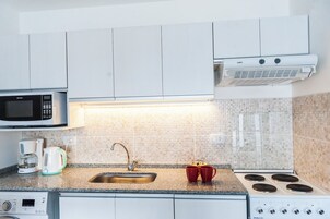 Estúdio, vista para a montanha | Cozinha privada | Um frigorífico/congelador grande, um micro-ondas, um forno 