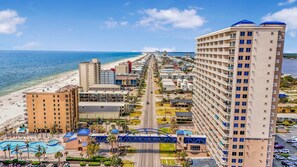Condo, várias camas (Crystal Tower 906) | Fachada