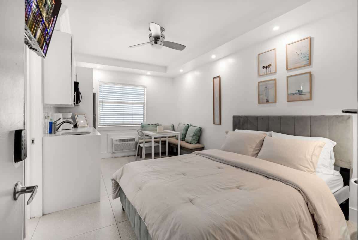 South Of Fifth Oceanfront Condo With Beach Perks! - South Beach, FL