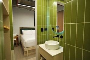 Quarto Standard | Casa de banho | Um polibã, toalhas fornecidas, sabão, champô 