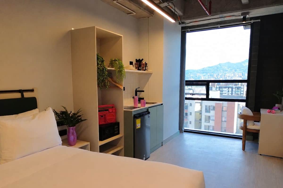 Quarto Clássico | Secretária, secretária adequada para computadores portáteis