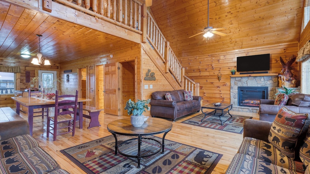 Smoky Mountain Cabin Near Pigeon Forge W/ Hot Tub, Movie Room & Arcade Games Skycrest By Avantstay - Pigeon Forge, TN