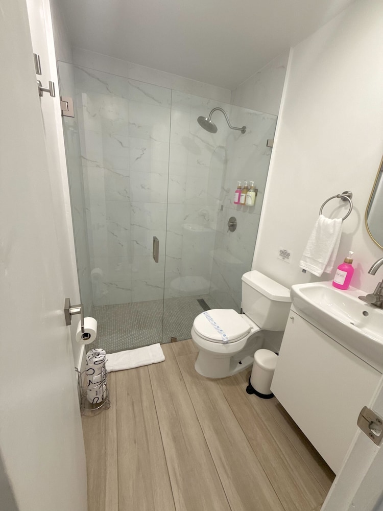 Charming Miami 1BR w/ 2 Queens near Coral Way - Miami | Stayz