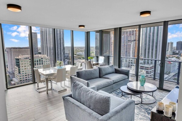 Stunning High Floor 3 Bedrooms Unit Downtown Miami Reviews, Deals ...