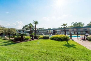 Piscina externa sazonal