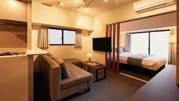 Quarto Familiar | Secretária, Wi-fi grátis, roupa de cama fornecida