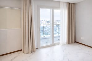 Corner Deluxe Twin | Wi-Fi de cortesia, roupa de cama