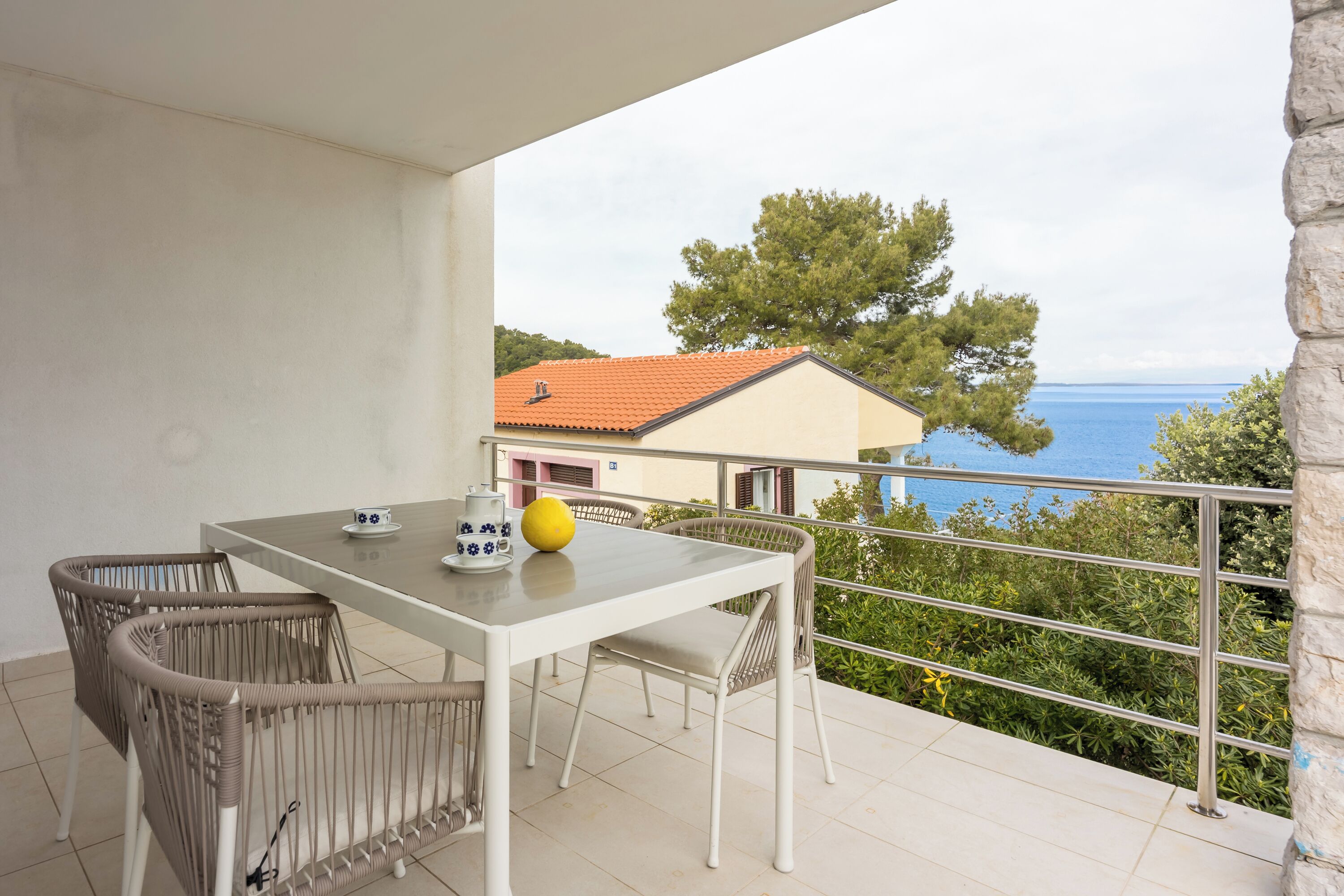 Casa família, vários quartos, de frente para o mar (Valdarke Vittorio Apartment) | Opções para refeição ao ar livre