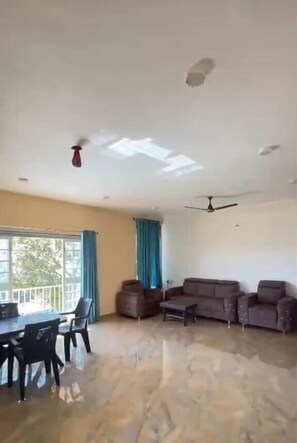 Vila, vista para a montanha | Área de estar