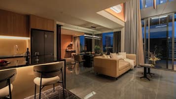 Apartamento Básico, varanda, Vista para a cidade | Secretária, secretária adequada para computadores portáteis