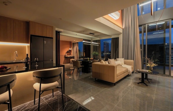 Apartamento Básico, varanda, Vista para a cidade | Secretária, secretária adequada para computadores portáteis