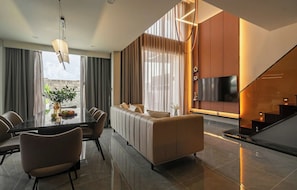 Apartamento Básico, varanda, Vista para a cidade | Secretária, secretária adequada para computadores portáteis