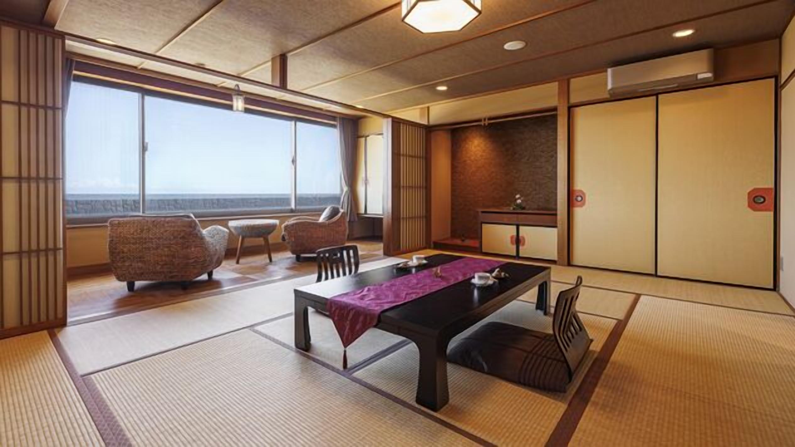 Um quarto japonês tradicional com tatames, uma mesa baixa com um jogo americano roxo e vista para o mar através de grandes janelas.