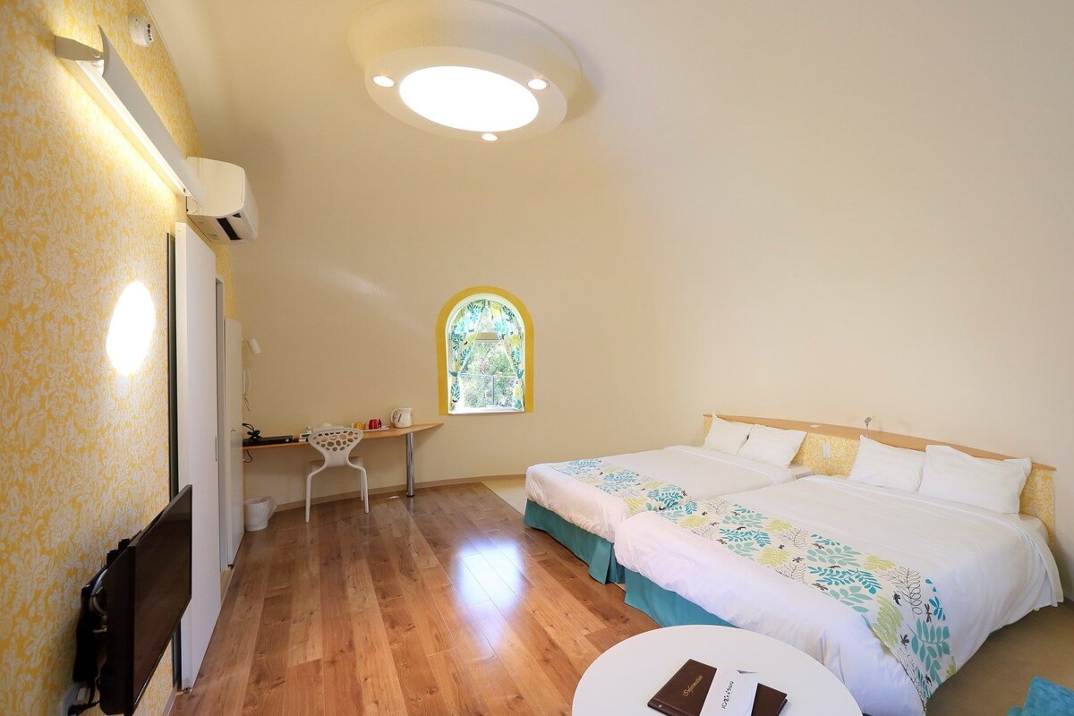 Cofre no quarto, secretária, Wi-fi grátis, com decoração personalizada 