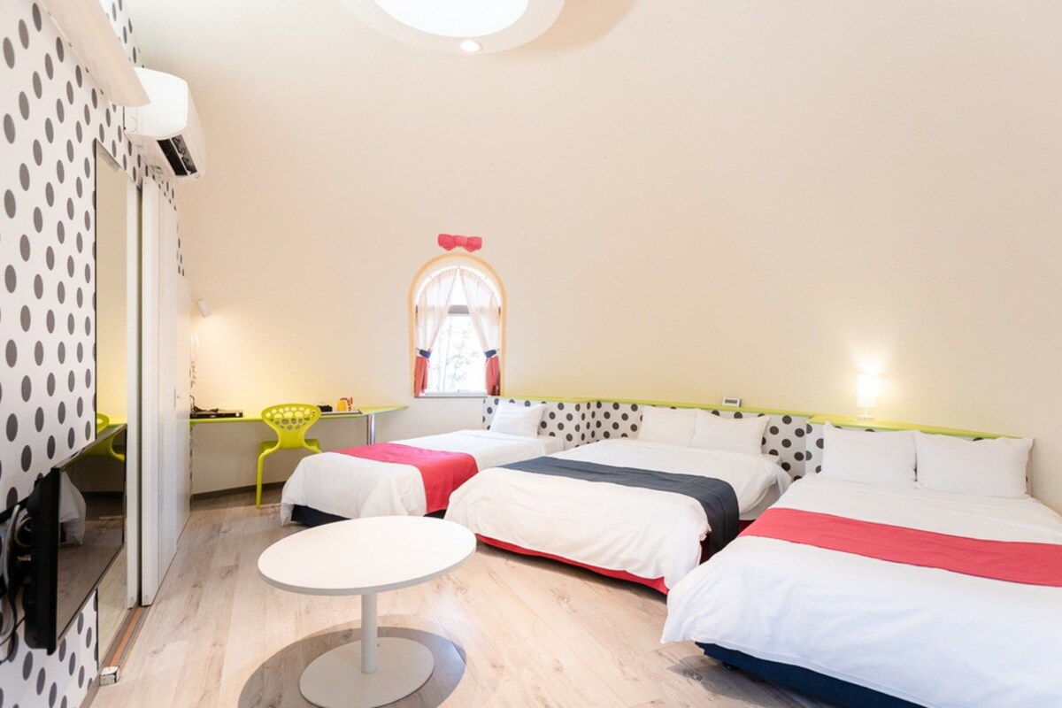 Cofre no quarto, secretária, Wi-fi grátis, com decoração personalizada 