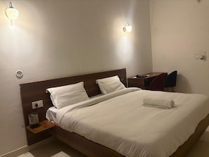 Quarto Duplo Deluxe | Cortinas/cortinados opacos, ferro/tábua de engomar, Wi-fi grátis 