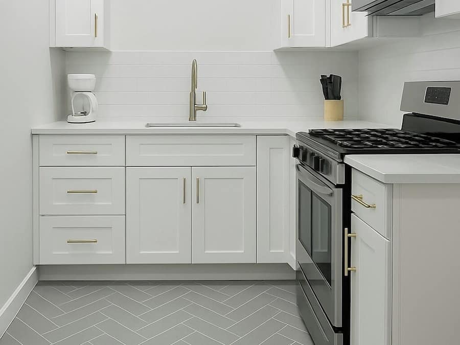 Suíte empresarial, sacada | Cozinha compartilhada | Geladeira grande, micro-ondas, fogão, cooktop