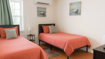 Suíte empresarial, sacada | Ferros/tábuas de passar roupa, Wi-Fi de cortesia