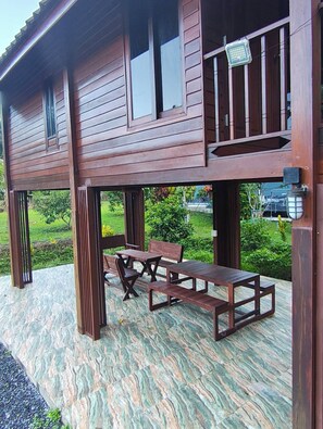 Casa, 1 quarto, para fumantes, vista para o jardim | Opções para refeição ao ar livre