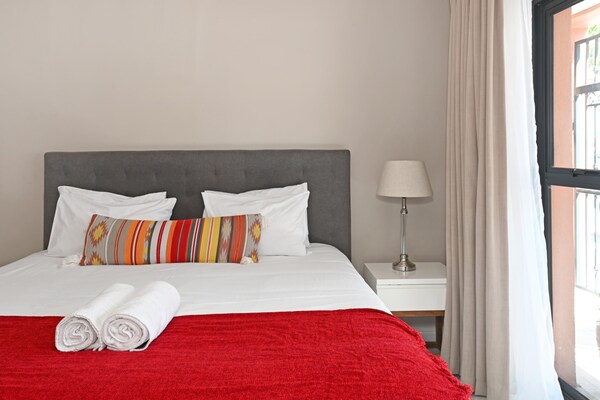 Marrakesh Themed Studio With Huge Rooftop Terrace - Cape Town