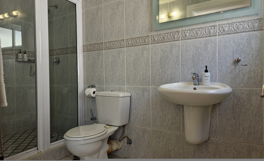 Elegant Camps Bay Villa W Pool 150m To Beach - Camps Bay