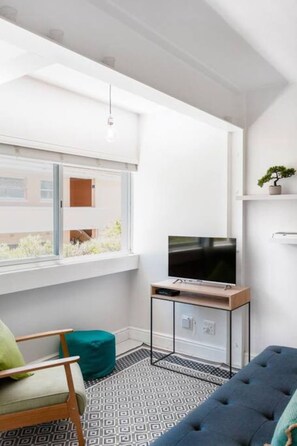 Sea Point Oasis 250m to Ocean Sunsets Promenade Reviews, Deals & Photos ...