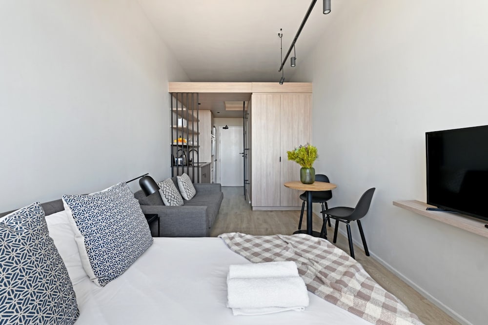 Modern Apt Co-working East City - Cape Town