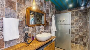Quarto Signature, banheira | Roupa de alta qualidade, camas de colchão viscoelástico, minibar