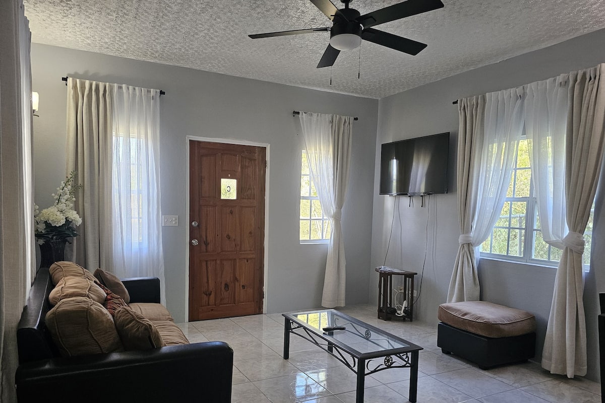 Suíte premium, cozinha, vista para o jardim | Área de estar